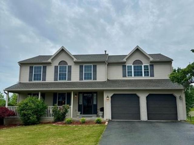 105 Kettle Ln, Douglassville, PA 19518
