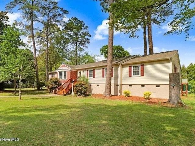 105 Harbor Dr, Washington, NC 27889
