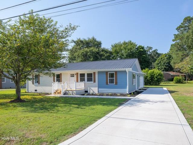 105 Harmon St, Clinton, NC 28328