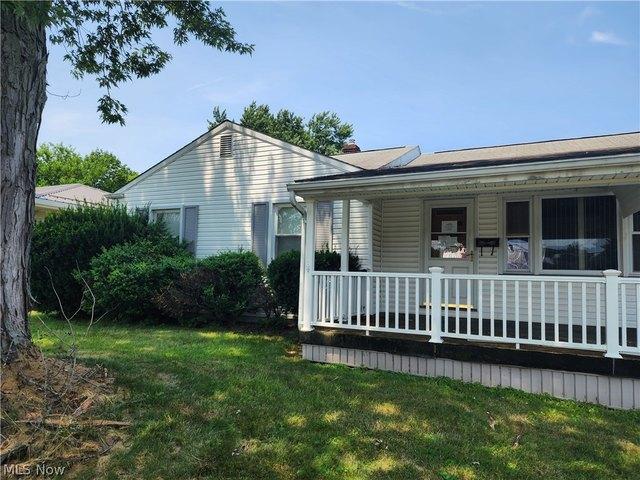 105 Helena Dr, Struthers, OH 44471