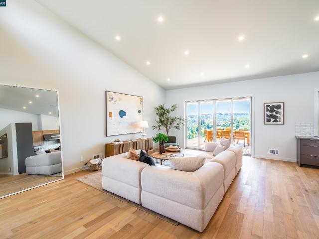 105 Hillcroft