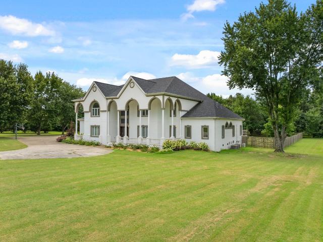 105 Hunters Ln
