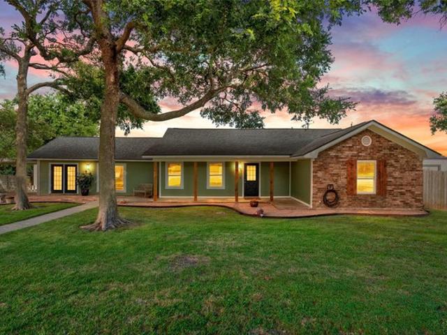 105 James Wesley Dr, Robinson, TX 76706