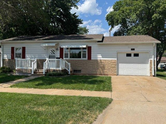 105 O St, Aurora, NE 68818