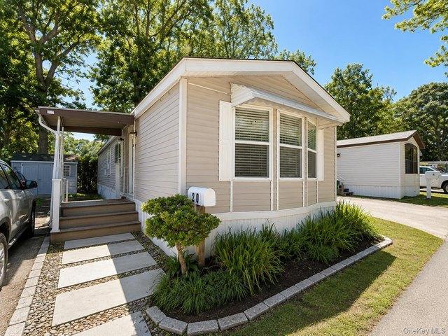 105 Oak View Hwy Trlr 20, East Hampton, NY 11937