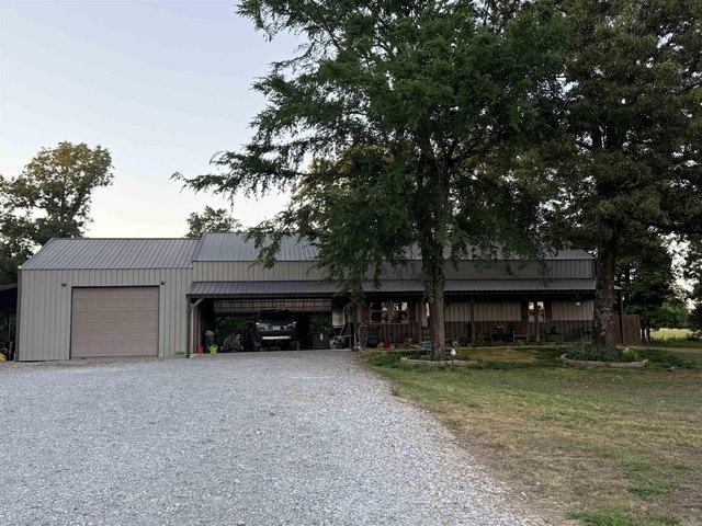 105 Old River Rd, Newark, AR 72562