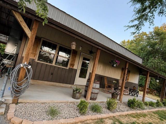 105 Old River Road