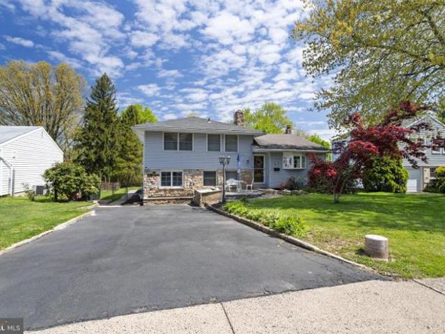 105 Overlook Ave, Willow Grove, PA 19090