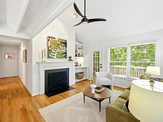 105 Oxford Hills Dr, Chapel Hill, NC 27514