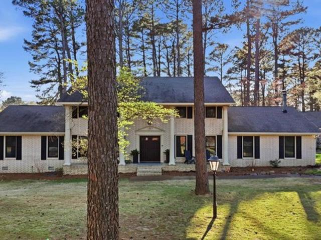 105 Longleaf Dr, Searcy, AR 72143