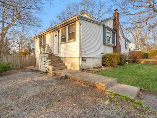 105 Lookout Dr, Sound Beach, NY 11789