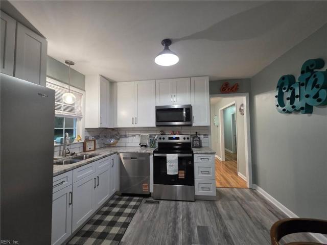 105 Laurel CT
