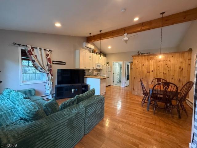 105 Lakeside Dr