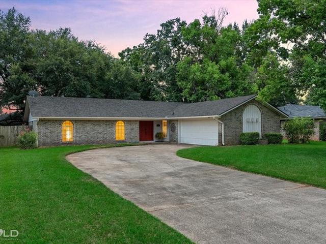 105 Lancashire Dr, Bossier City, LA 71111