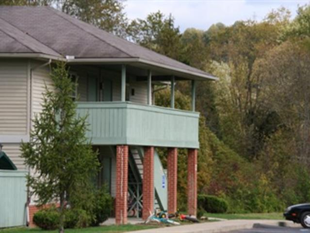 105 Lexington Ave 3 beds, 1 full bath