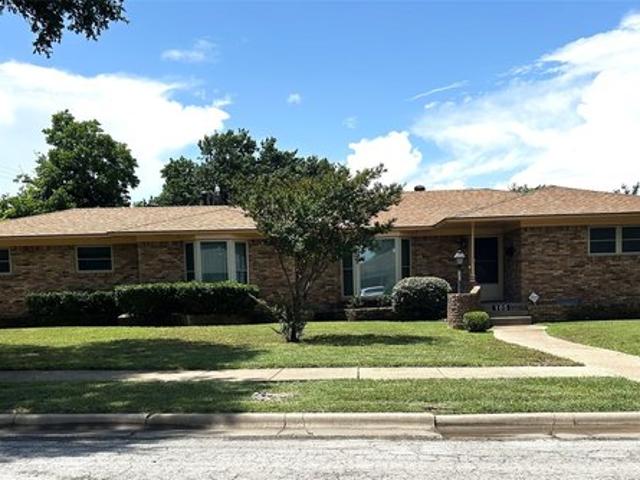 105 Lindenwood Dr, Lancaster, TX 75134