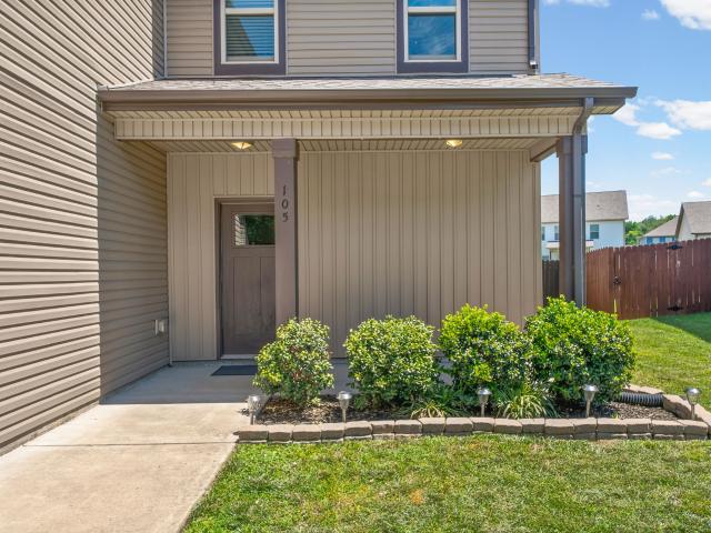 105 Lucerne Ln