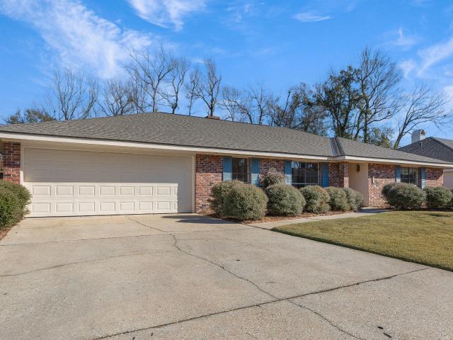 105 Mosswood Cir, Lafayette, LA 70503 | MLS #2600000 | Compass
