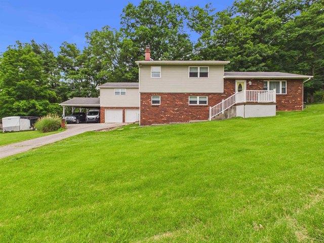 105 May Dr, Huntington, WV 25704