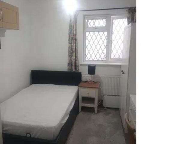 105 Mays Lane, Chipping Barnet, EN5 2DX, United Kingdom | Room for rent #167778212 | Rentberry