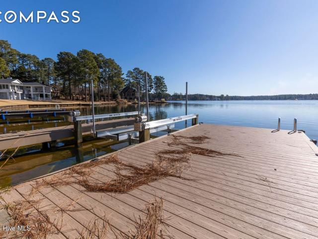 105 Mace Point, Seven Lakes, NC