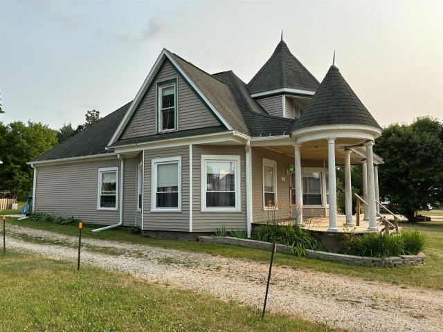 105 Mackinaw Trail