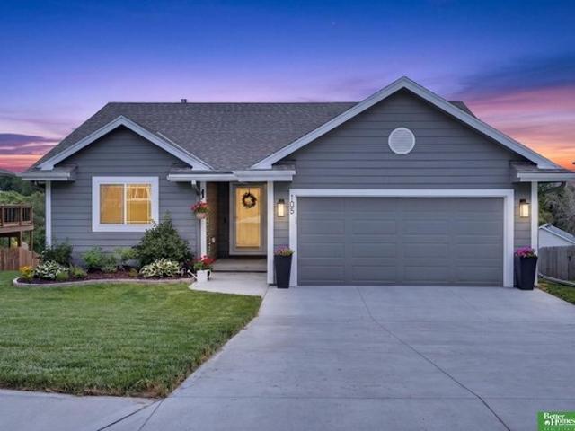 105 Maplewood Cir, Glenwood, IA 51534