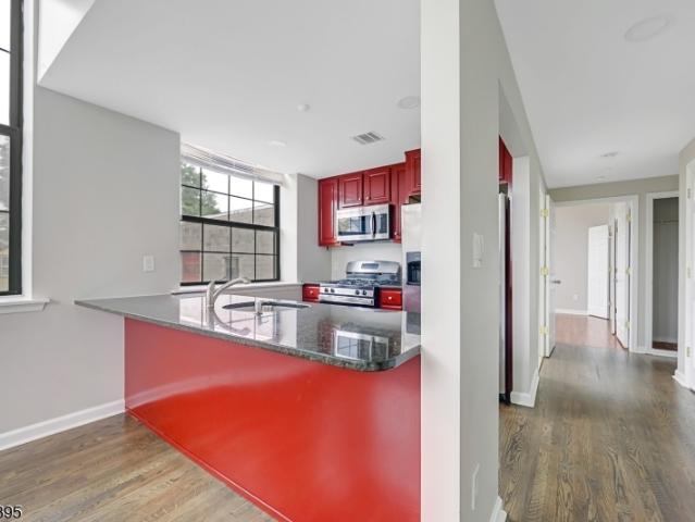 105 Marion St # 18