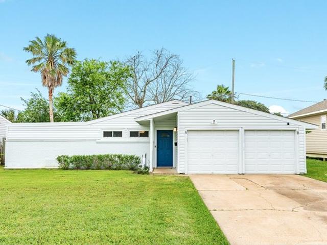 105 Marlin Ave, Galveston, TX 77550