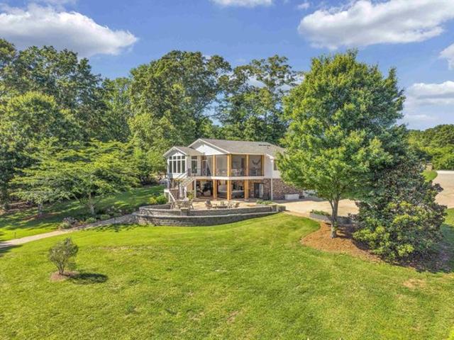 105 Meadowcrest Dr, Seneca, SC 29672