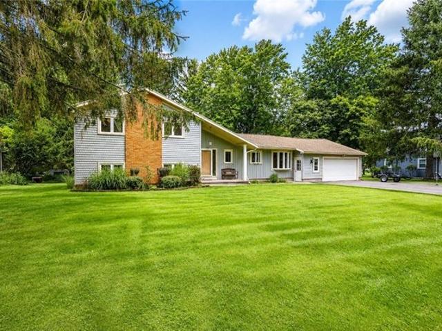 105 Merryhill Dr, Rochester, NY 14625