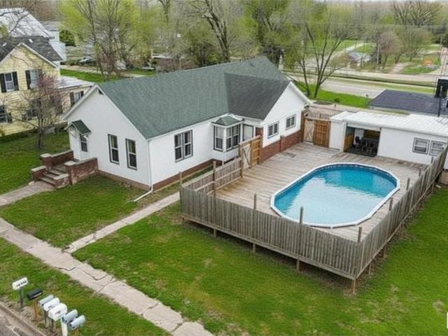 105 N 1st St, Sparland, IL 61565