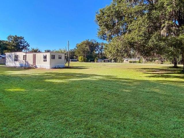 105 N 2nd St, Satsuma, FL 32189