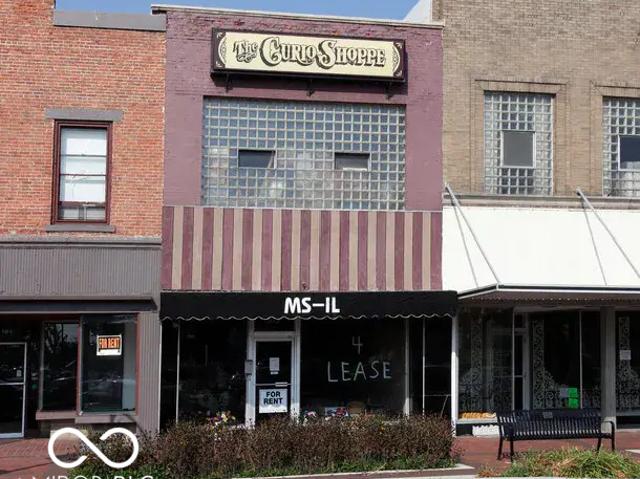 105 N Broadway Street