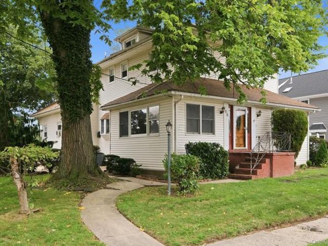 105 N Corona Ave, Valley Stream, NY 11580