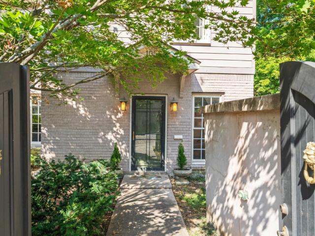 105 n cox st
