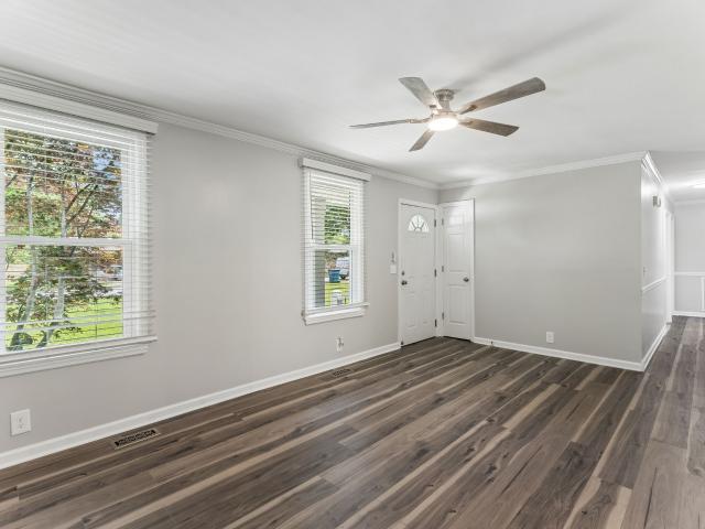 105 N Hampton Ct