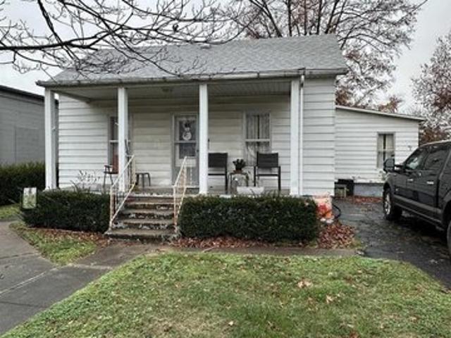 105 N Hickory St, Du Quoin, IL 62832