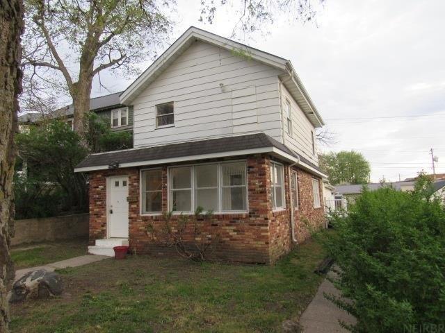 105 N High St, Anamosa, IA 52205