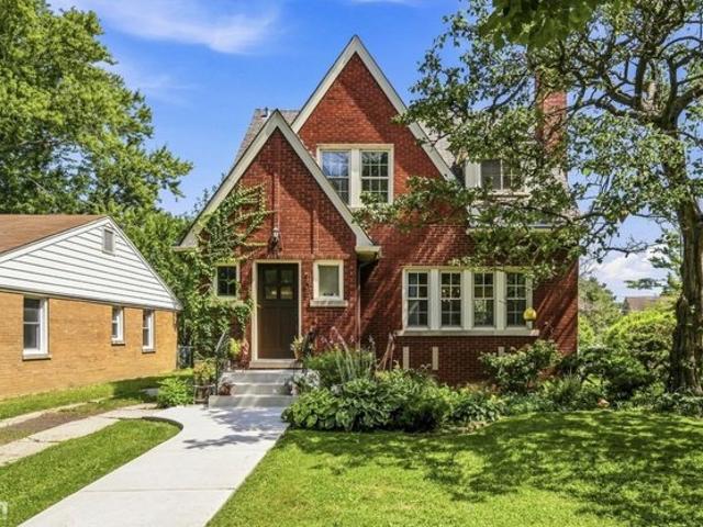 105 N Lancaster St, Mount Prospect, IL 60056