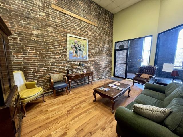 105 N Maple St