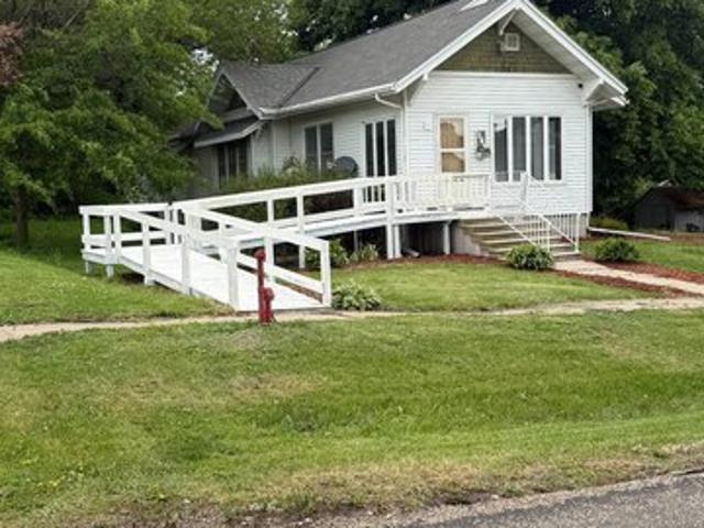 105 N Pierce St, Mount Ayr, IA 50854