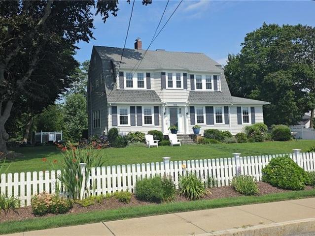 105 New Meadow Rd, Barrington, RI 02806