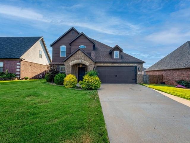 105 NE Larkspur Ln, Bentonville, AR 72712