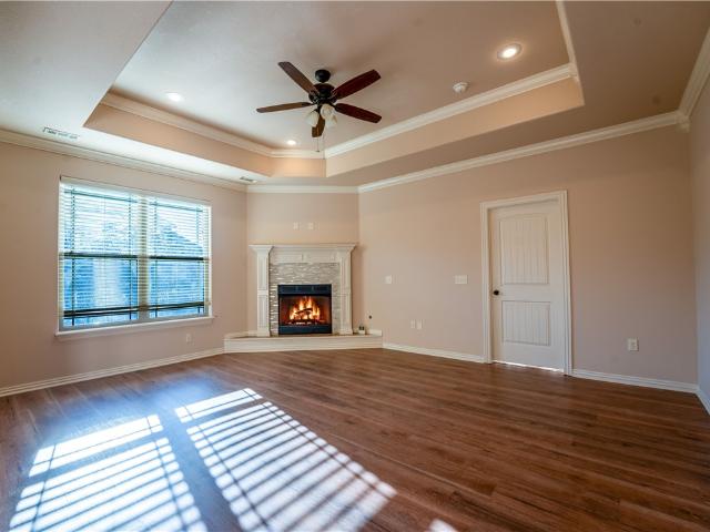 105 NE Larkspur Lane