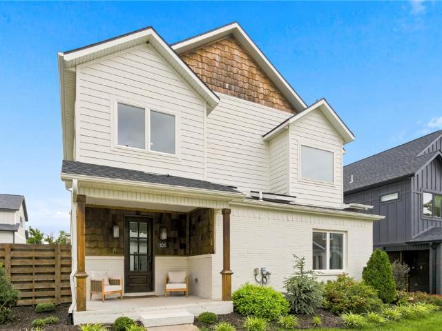 105 NW Ozark Way