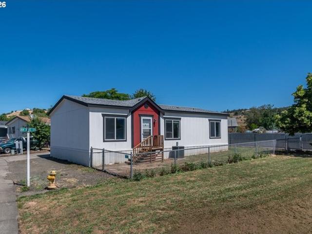 105 NW Stephanie Ct, Winston, OR 97496