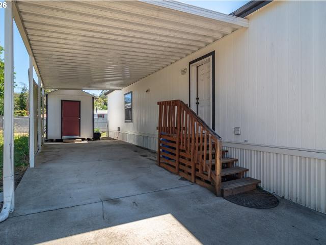 105 nw stephanie ct