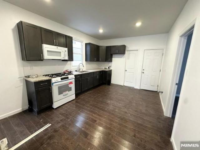 105 S 7th St, Unit 1, Newark, NJ 07107 | MLS #25009 | Compass