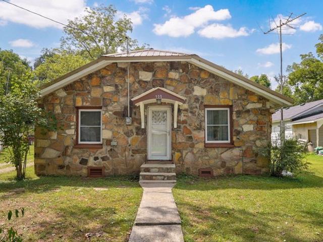 105 S Walnut St, Crane, MO 65633
